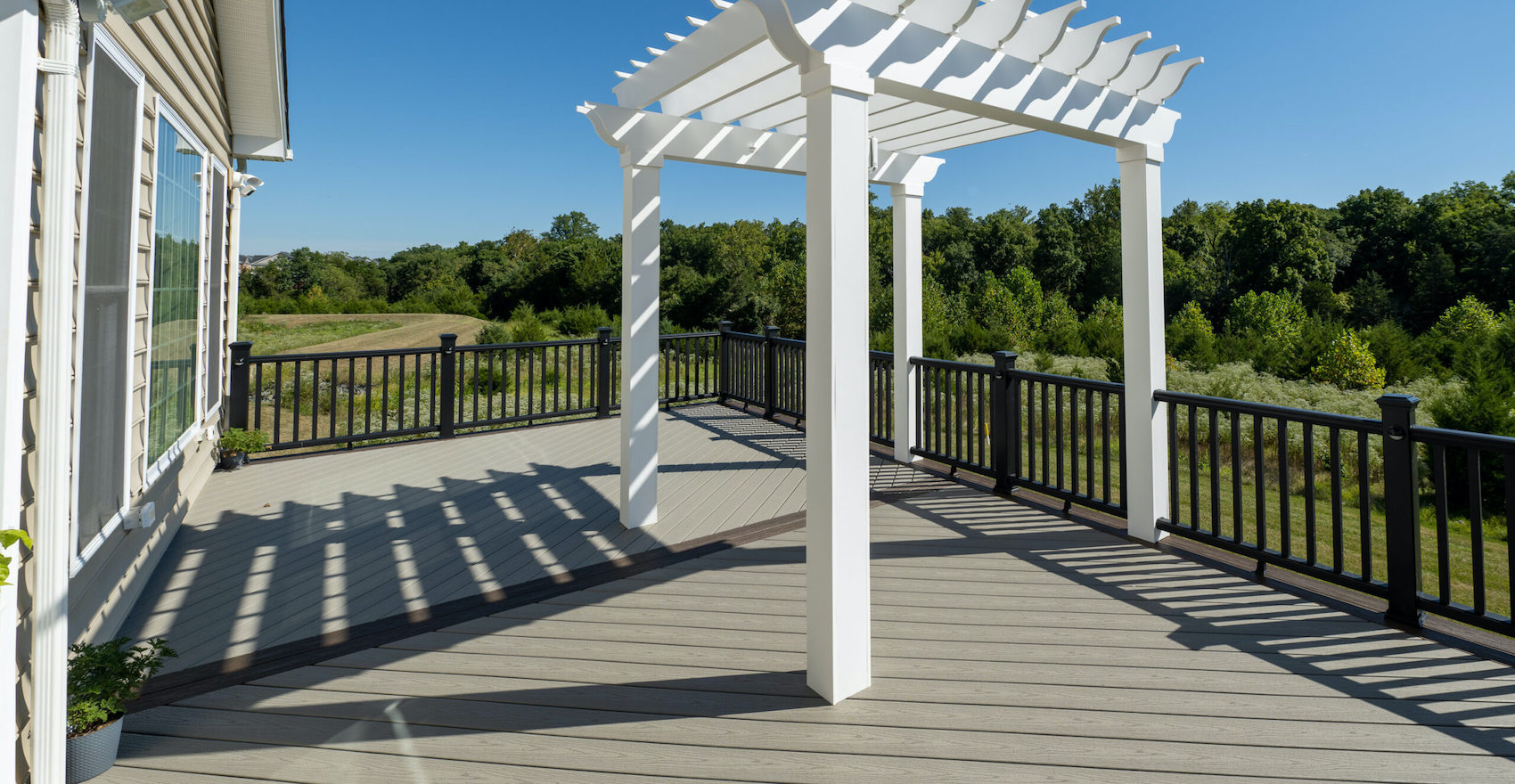 What Is a Good Size Deck for Your Home?